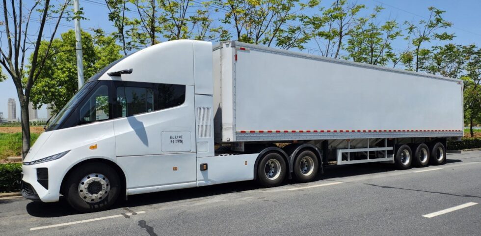 Introducing the Windrose E1400 long range electric semi tractor - Etrucks®